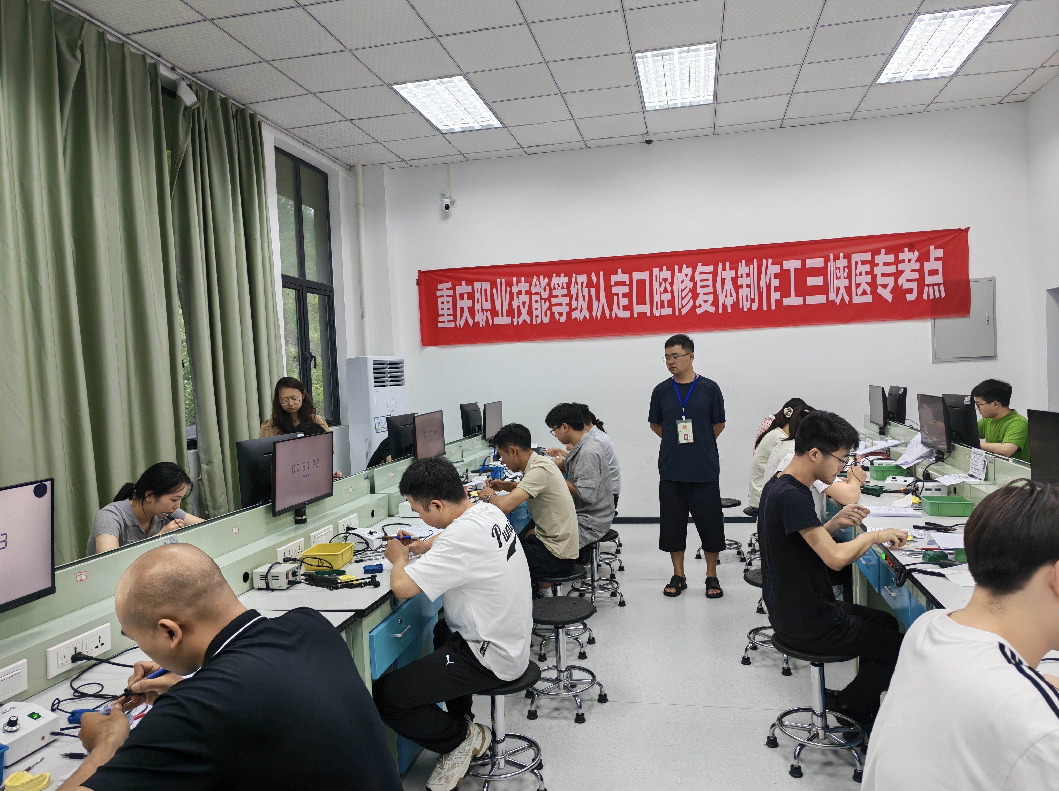 医学技术学院开展2025年口腔修复体制作师（三、四级）职业技能等级鉴定考试-医学技术学院