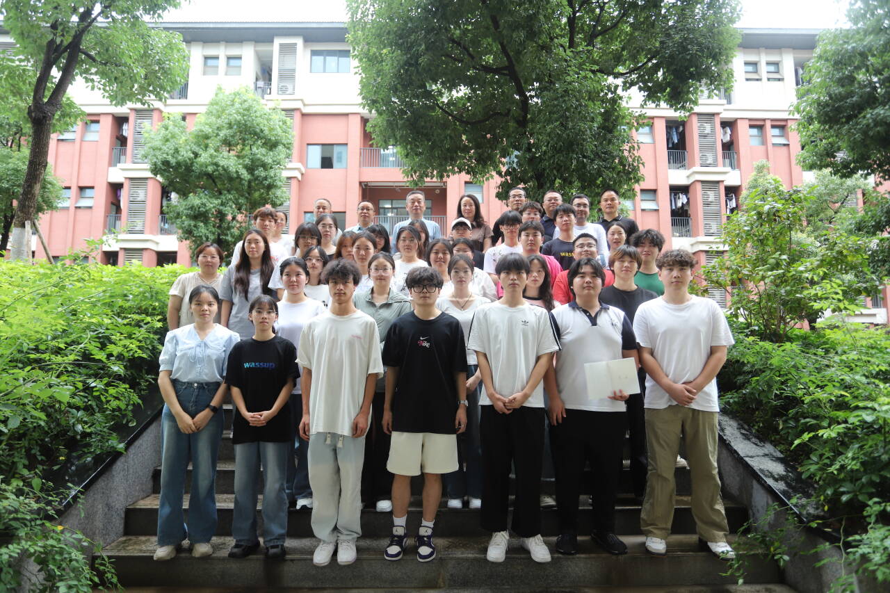 实习启新航 医启话成长——学校举办2026届学生离校季“书记交流座谈会”-重庆三峡医药高等专科学校